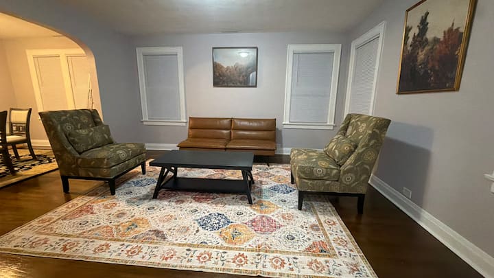 Cute 3 Bedroom House Near Naval Base & Six Flags - Waukegan, IL