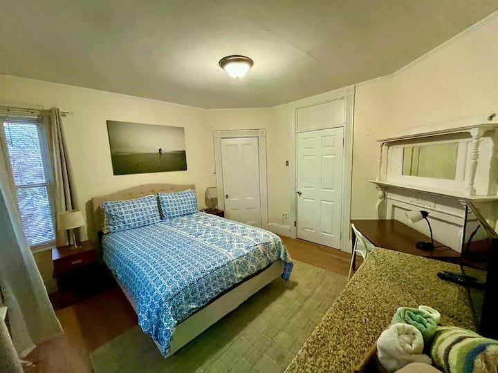 Spacious Private Room In Lower Roxbury - Boston, MA