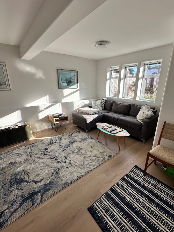 White Rock 2 Br Suite Near The Beach - White Rock