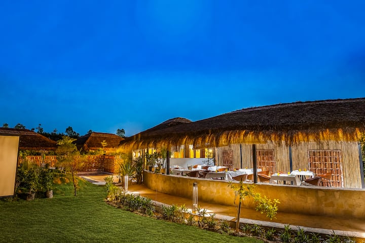 Hut Cottage W/open Bath, Shared Pool & Garden. - Manesar