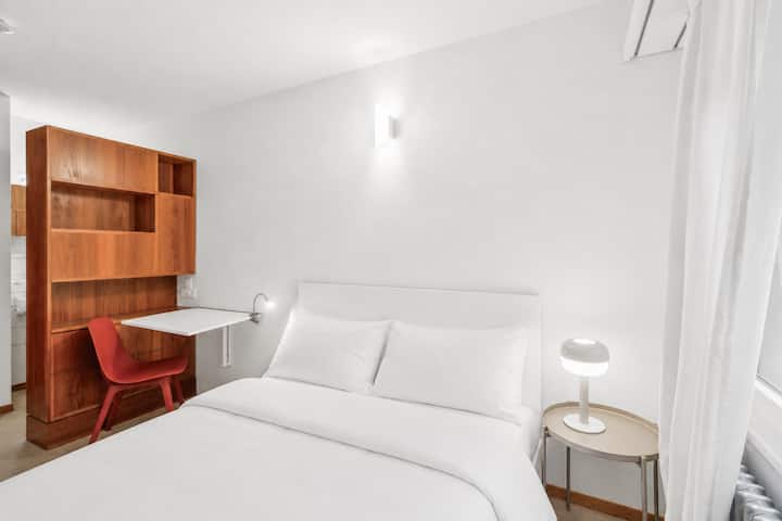 Budget Double Room With Balcony Access - Zürich