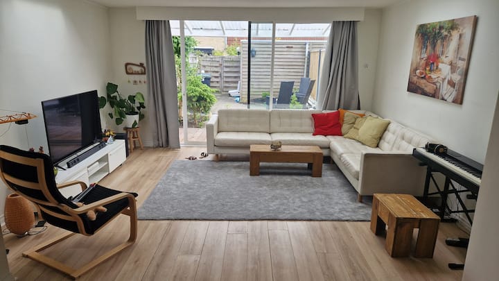 House With One Bed - La Haya