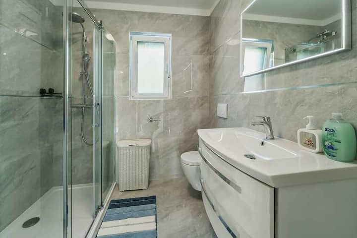 Apartment Lukanec 1 With Balcony - Malinska