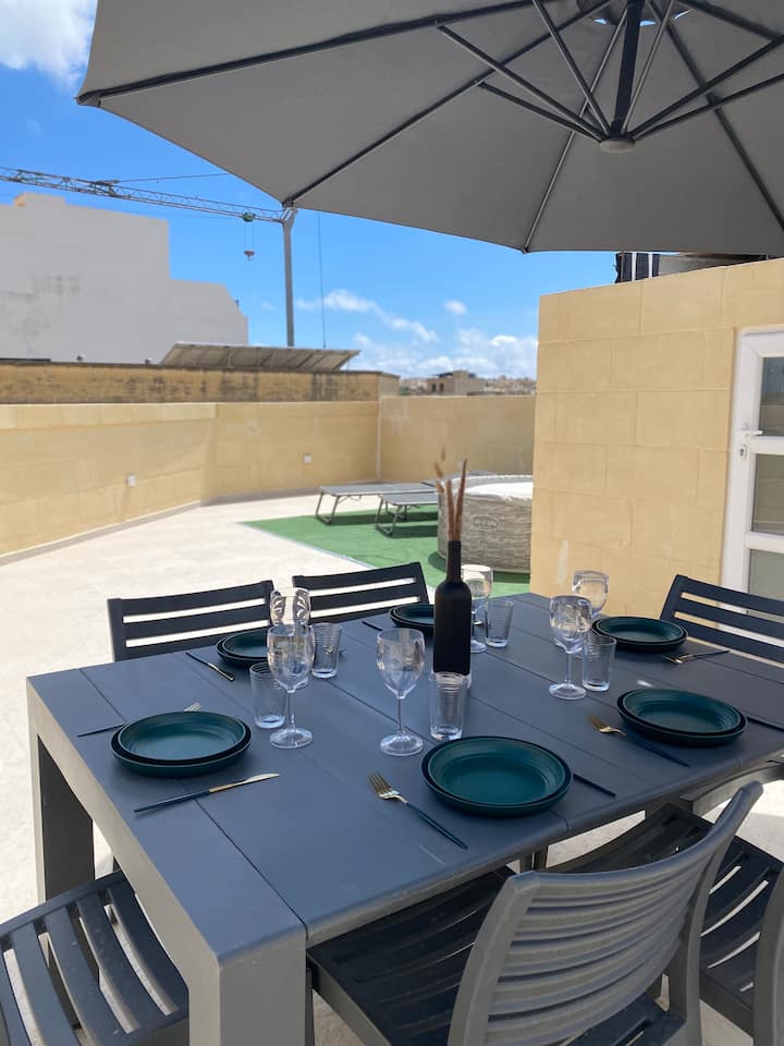 Brand New Designer Townhouse - Sunset Views - Malta