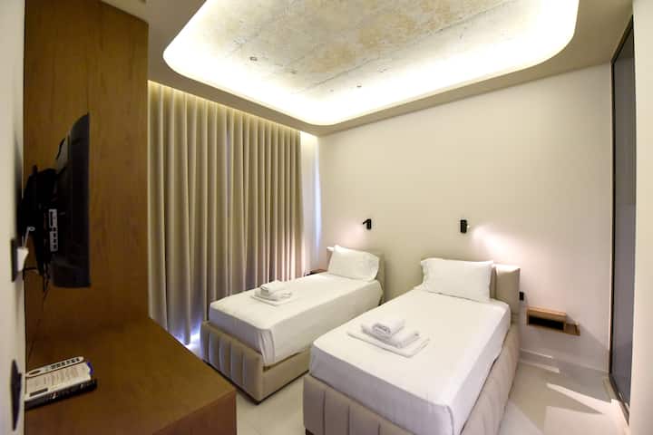 Superior Twin Room - Qeparo