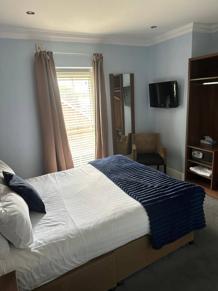 The Buxted In Hotel Free Parking - Crowborough
