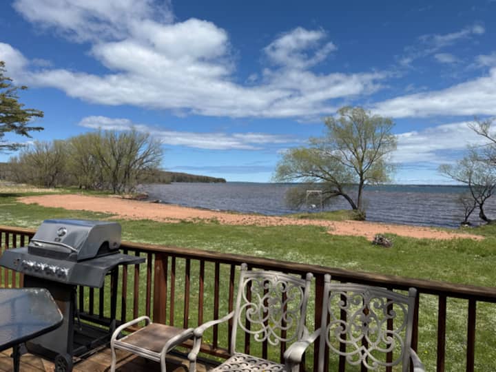 Beach Best/ Cabin 2/ Bedroom 1 Bath - Bayfield, WI