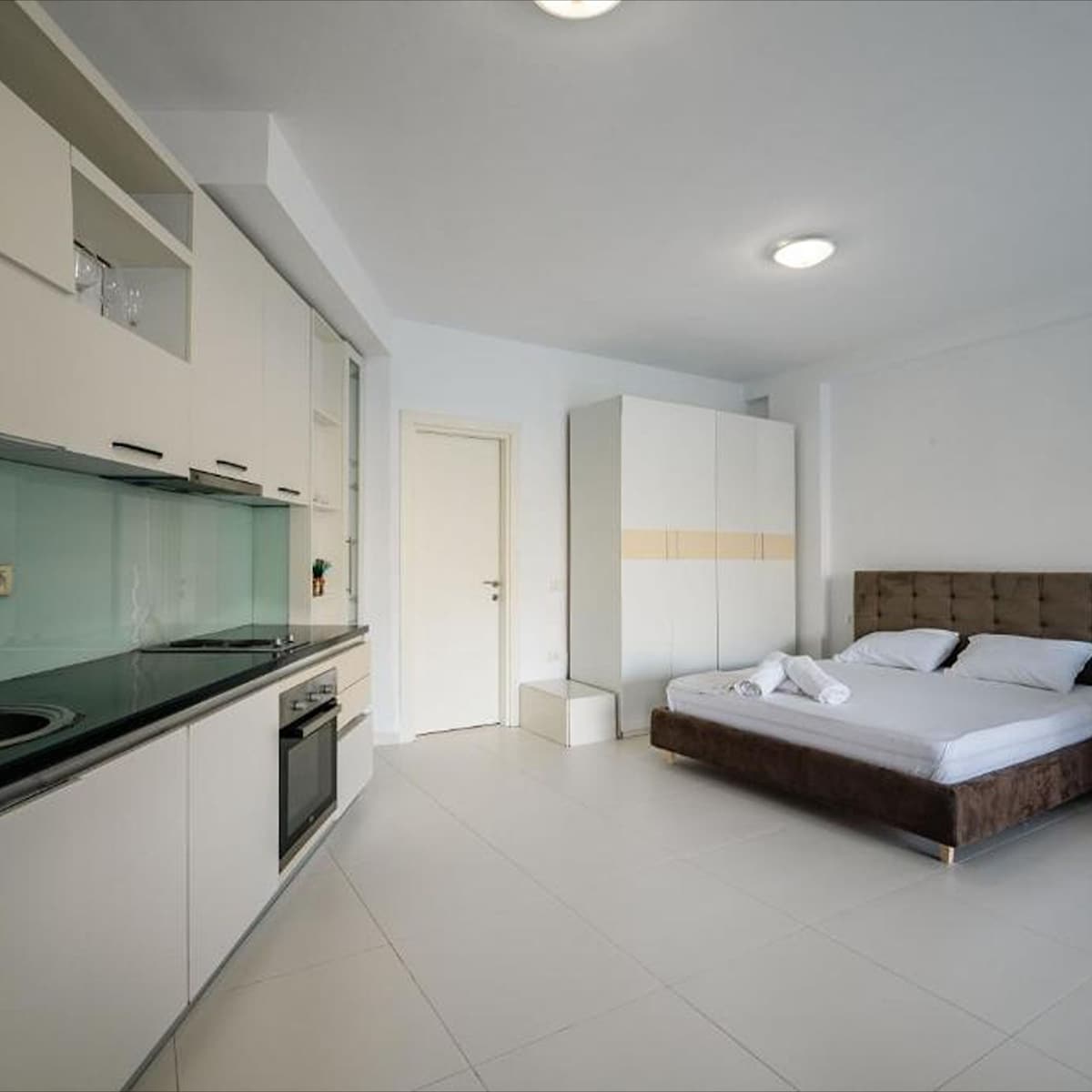 Camera Matrimoniale con Letto Aggiuntivo@Stone Beach Suites ...