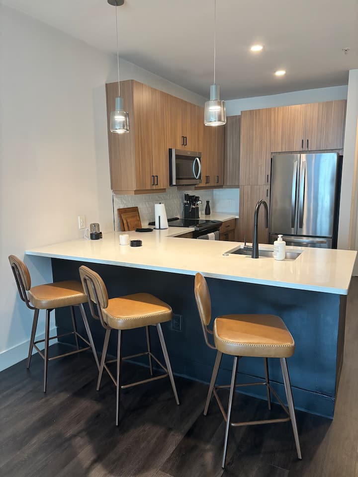 Modern Midrise In Midtown Atl -Near Benz Stadium - Atlanta, GA