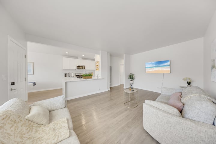 One Lux Stay Beachside 2br Coastal Escape - Torrance, CA