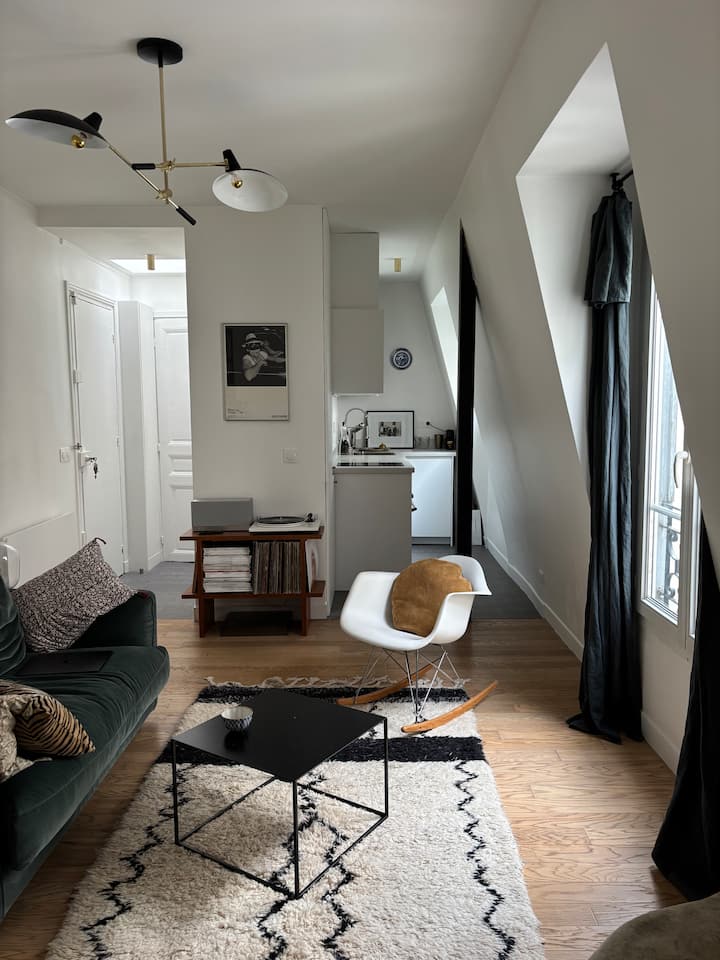 Appartement De Charme Près De Montmartre - Paris