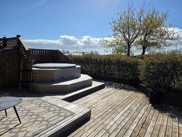Cozy Family Home Close To Airport - Islande