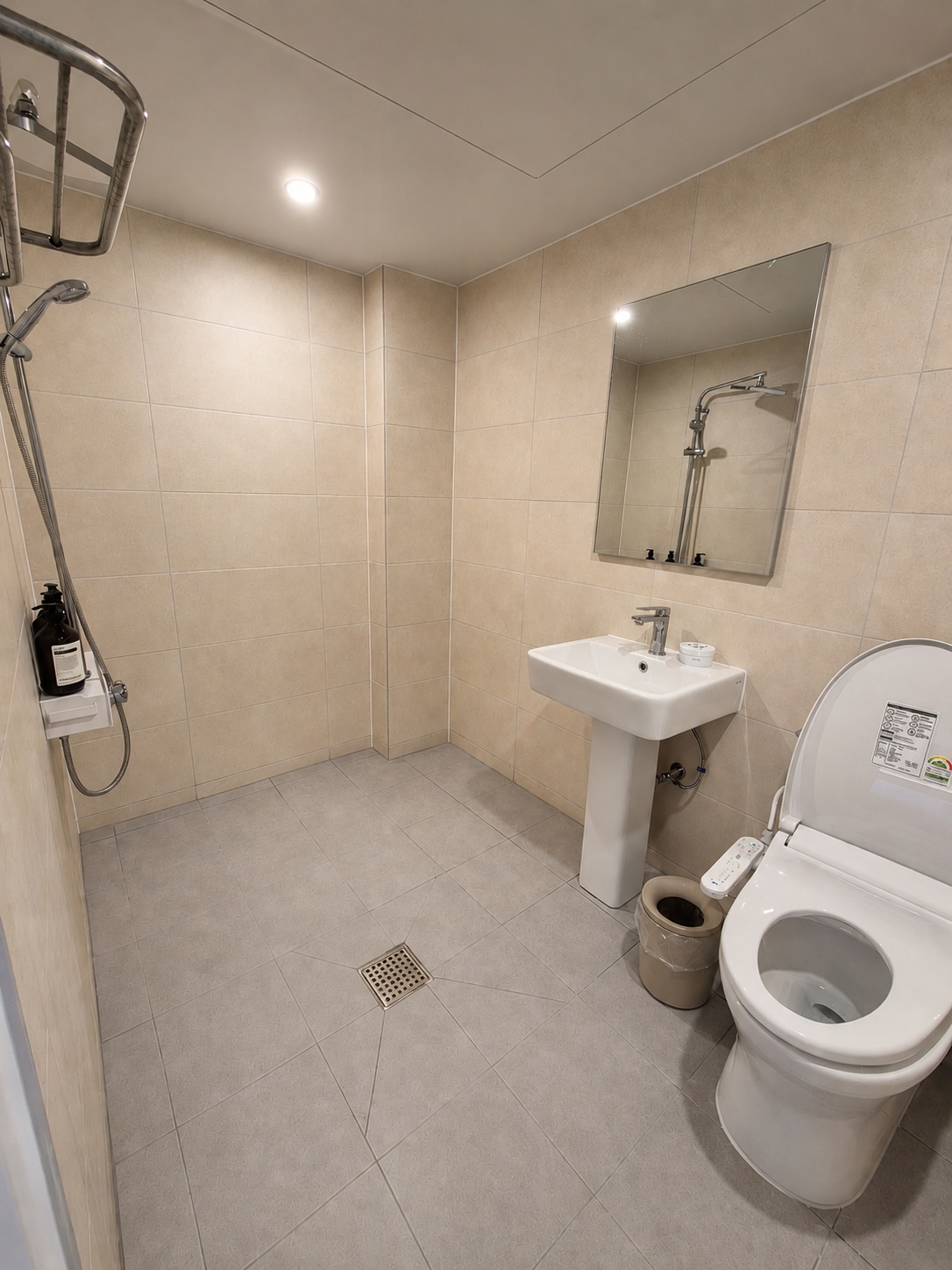 Yoonstay Haenggung Hotel - Deluxe Family - Hotels for Rent in Suwon-si ...