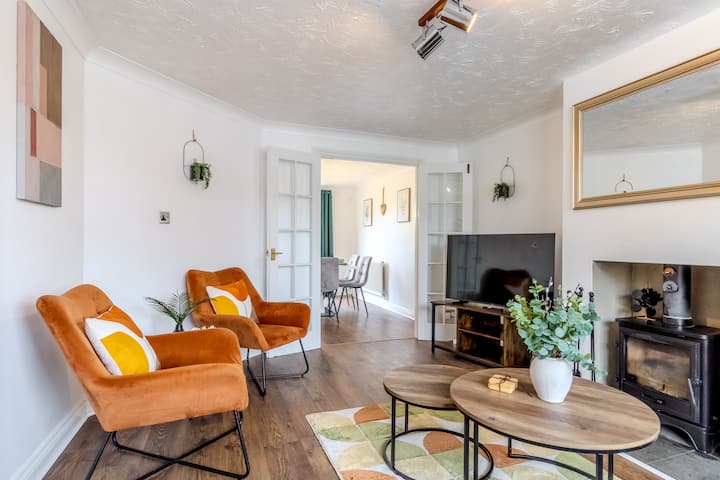 Prime 4-bed Spacious Home | Wifi & Parking - Bedford