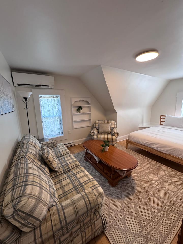 Wolfville | 3rd Floor View 2br & 3 Queen Beds - Wolfville