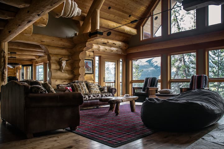 Master Bedroom - Treehouse Bed & Breakfast - Canmore
