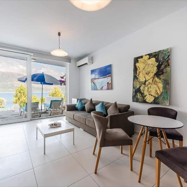 Suite With Private Pool@ Stone Beach Suites - Borsh