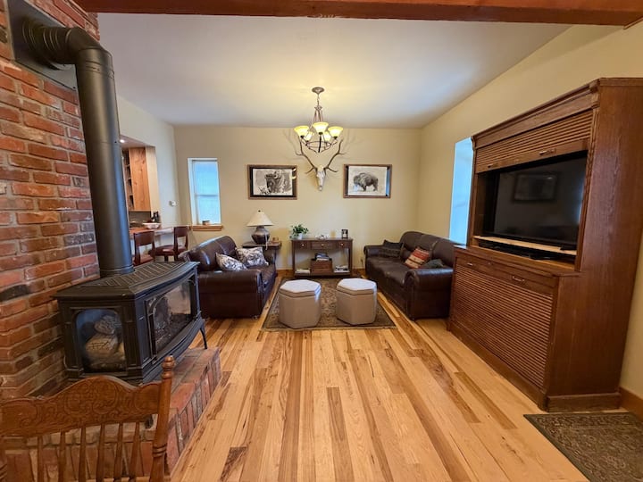 Castellino- Historic Downtown Gardiner Home - Gardiner, MT