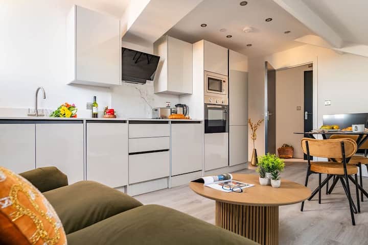 Albemarle Chambers | Central Retreat | Sleeps 4 - Scarborough