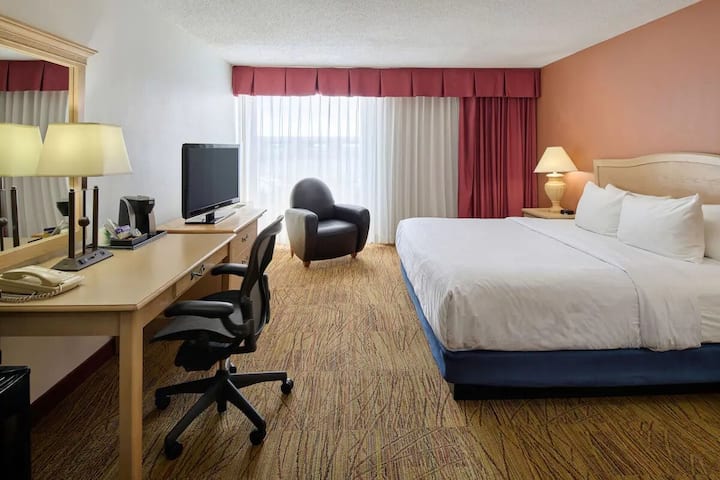 King | Wyndham El Paso | Steps To Elp - El Paso, TX