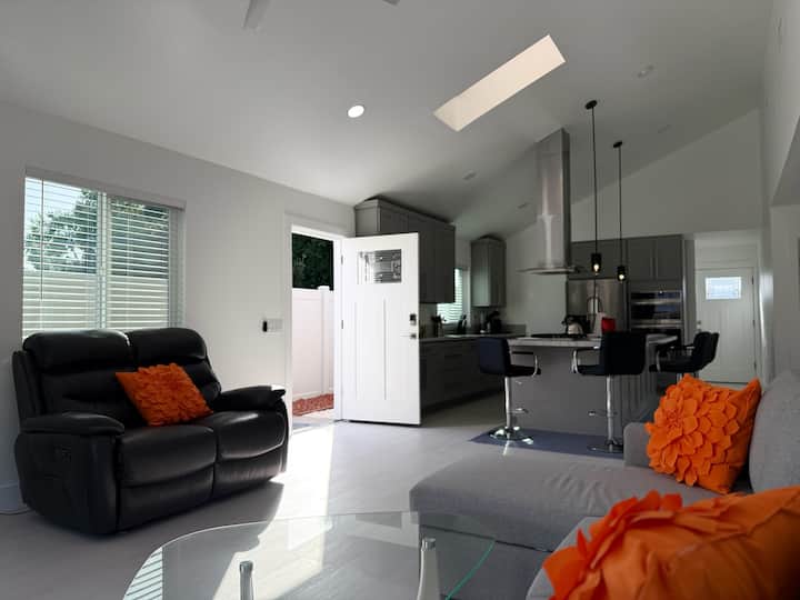 Luxury New Build • Bright 2br/2ba • Large Backyard - Aliso Viejo, CA