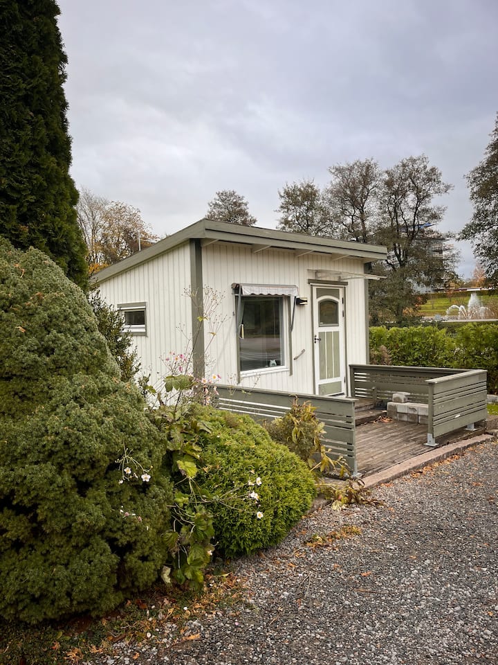 Stuga Med Parkering Mitt I Stan - Skövde