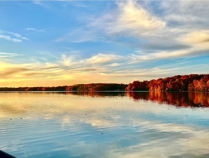 Sail Away Into A Beautiful Vacation Home. - Vandalia Lake, IL