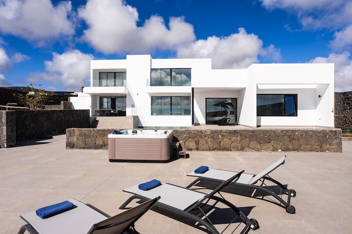 Luxury 6br Villa-sea View-heated Pool-jacuzzi-gym - Teguise