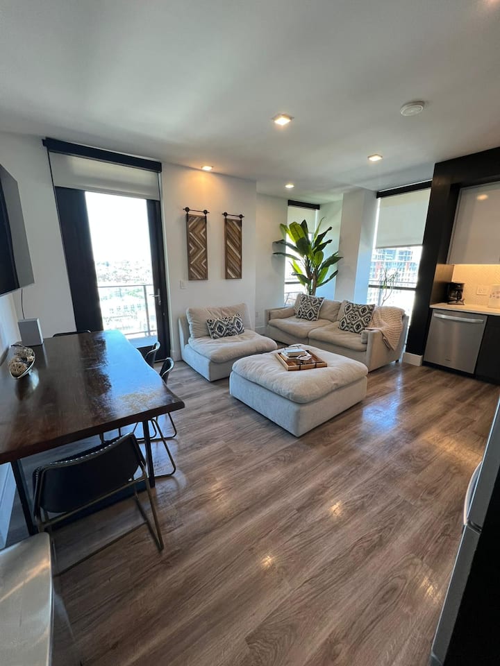 Beachside Santa Monica Stay | Prime Location - Santa Monica, CA