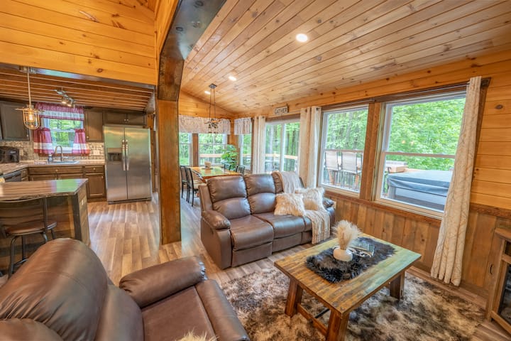 The Cozy Cabin | 2br + Private Hot Tub & Fire Pit - Montrose, PA