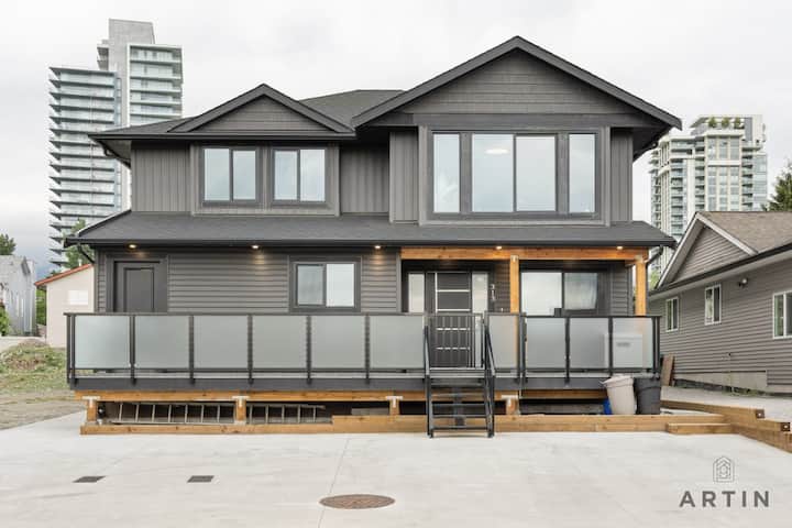 Modern 5br Home Near Lions Gate | Glass Deck + Bbq - West Vancouver