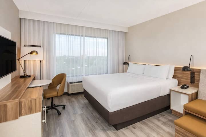 King | Wyndham Ft Lauderdale | Cruise Port Nearby - Hollywood, FL