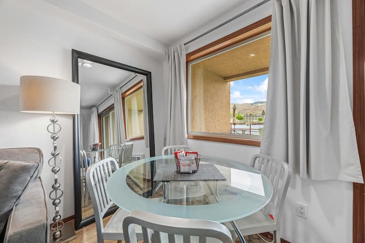 Grandview #615 – Waterfront Chelan Condo With - Chelan, WA