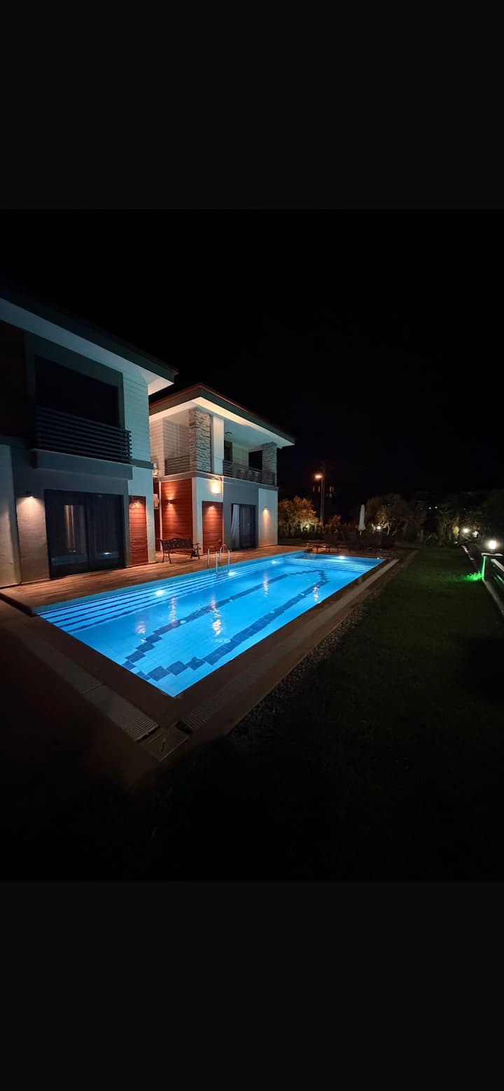 Cunda Adasında Ultralux Havuzlu Villa - Ayvalık
