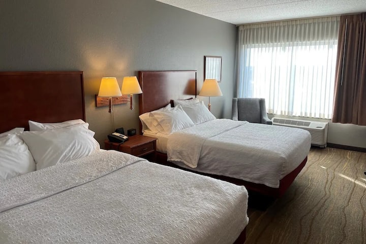 2 Queen | Southshore Hotel | Beach Access - Bemidji, MN