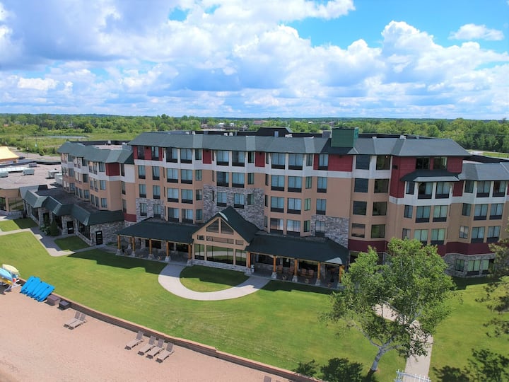 2 Queen | Southshore Hotel | Beach Access - Bemidji, MN