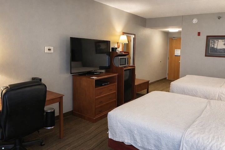 Southshore Hotel | 2 Queen | Indoor Pool + Hot Tub - Bemidji, MN