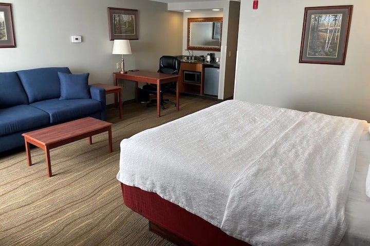 Southshore Hotel | King Studio | Paul Bunyan Trail - Bemidji, MN