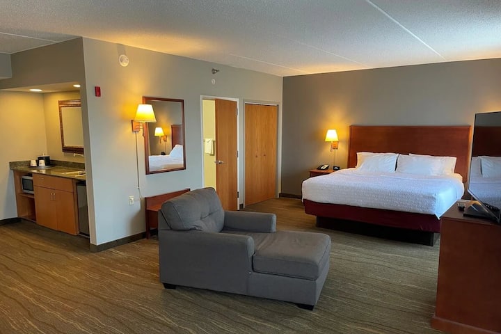 King Lake Studio | Southshore Hotel | Lake View - Bemidji, MN