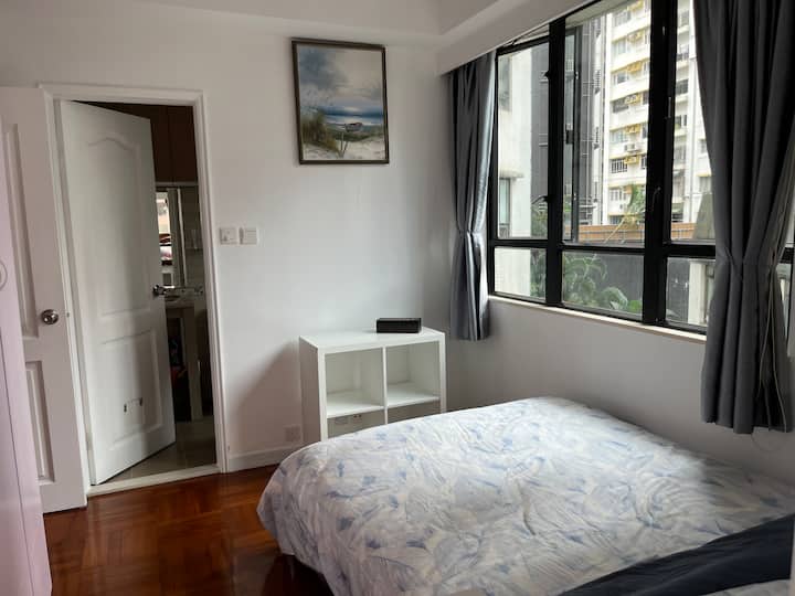 Convenient, Bright And Quiet - Hong Kong