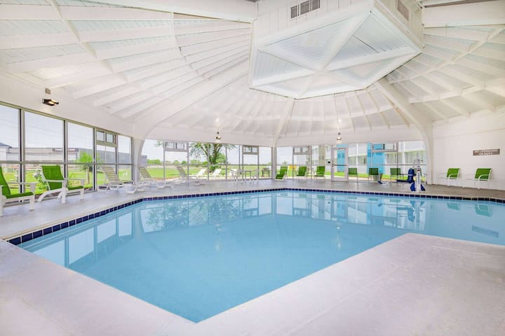 Wyndham Wichita Airport | King | Near Sedgwick Zoo - Wichita, KS