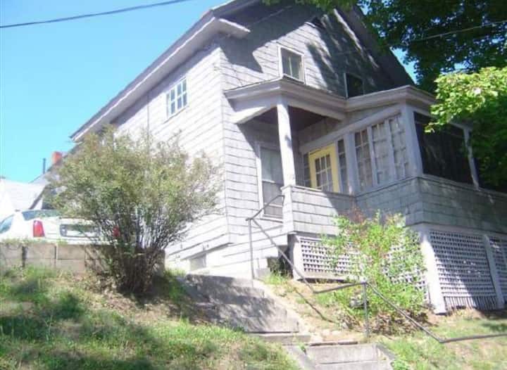 Rooms For Rent, Downtown Concord! - Concord, NH