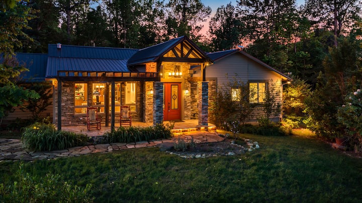 Luxury Pet-friendly Home W/pool & Game Room - Saluda, NC