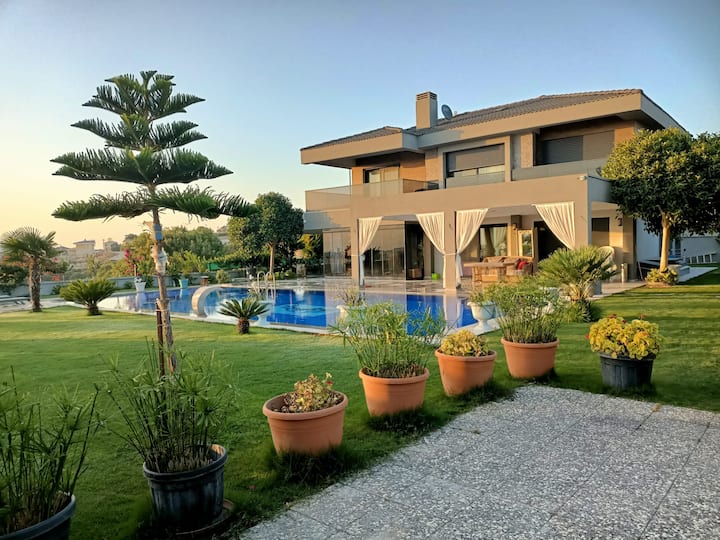 ÇEşme Ovacık'ta Deniz Manzaralı,özel Havuzlu Villa - Alaçatı