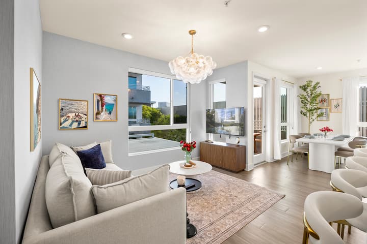 Ultra Luxury 2b2b Condo In Irvine W/ Pool & Gym - Irvine, CA