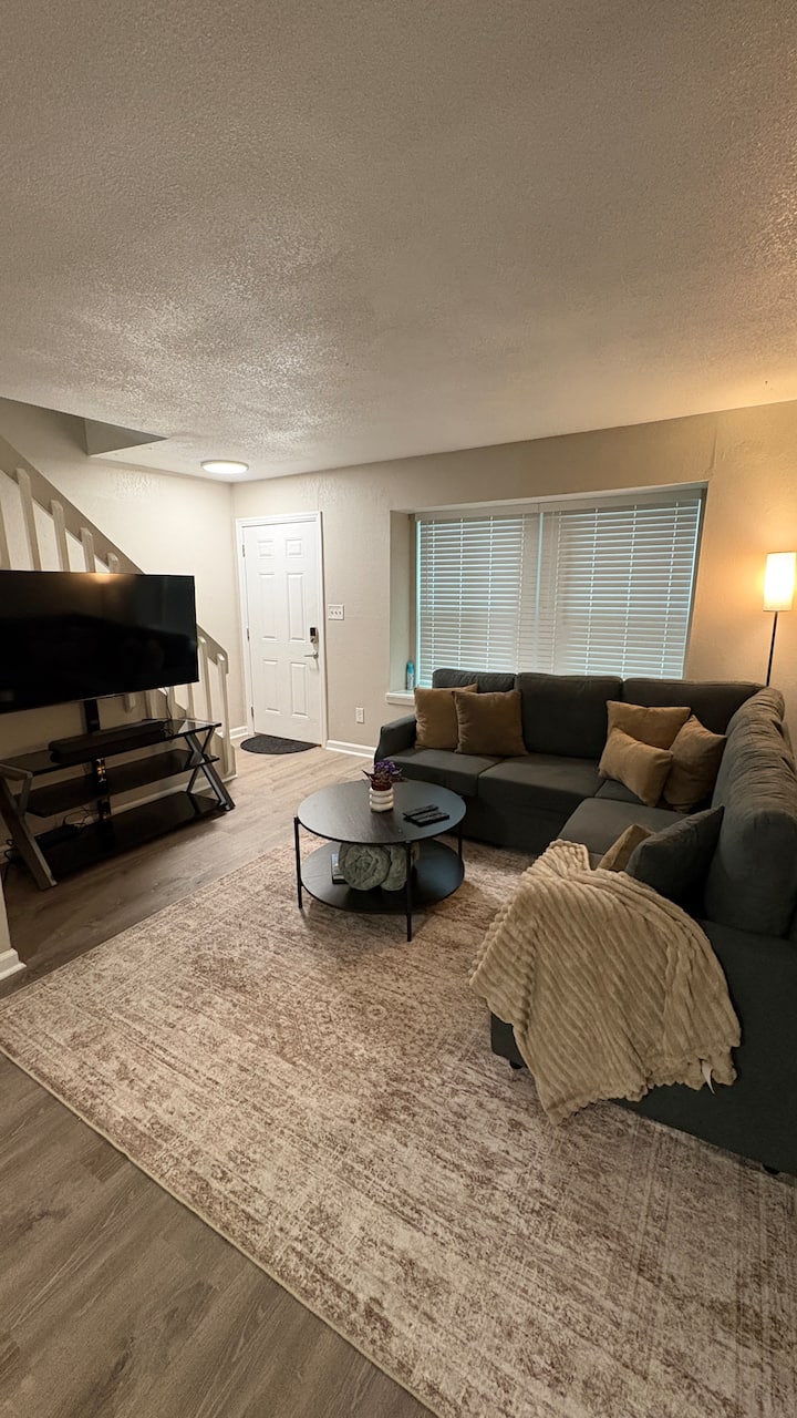 Modern Tallahassee Getaway - Tallahassee, FL