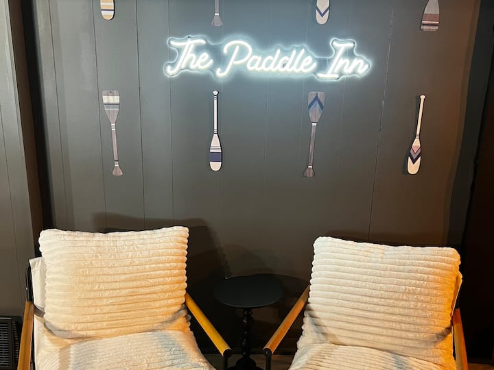 The Paddle Inn - 3 Bed 1.5 Bath Lakefront Oasis - Brighton, MI