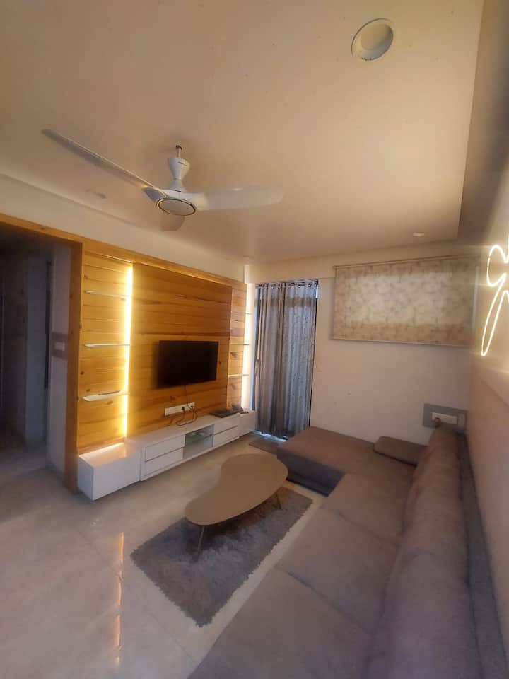 Stylish 2bhk| Palava City - Dombivali | Posh Stays - Kalyan