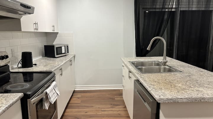 Spacious 2br Basement Suite · Sleeps 6 - Ottawa