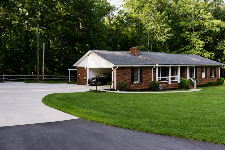 Cozy Modern Ranch In Newnan - Newnan, GA